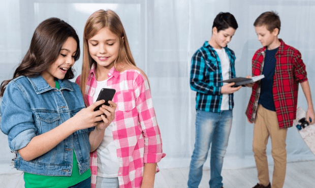 Why Should Kids Have Phones?Good or Bad